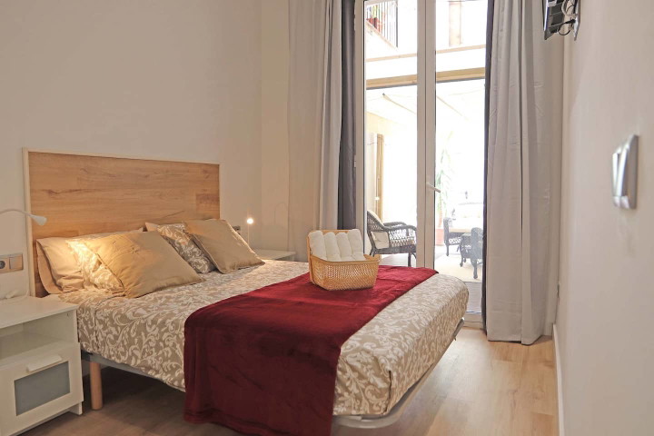 Gràcia Guest House · Terrace, Ac & Private Bath - Barcelona