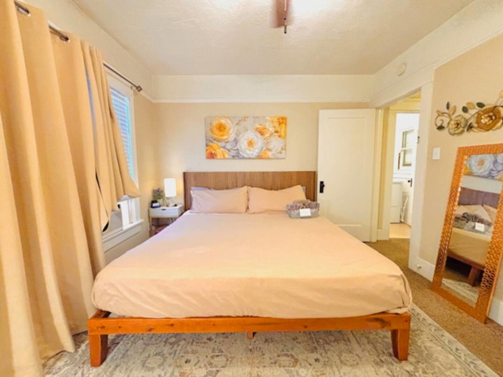 King Bed  Craftsman Apt  Hdtv  Ldry (P4) - Bakersfield, CA