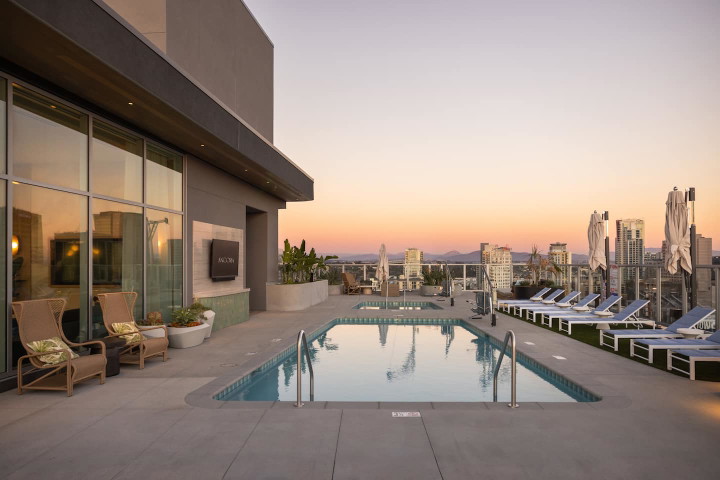 Luxury Pool + Spa + Sky Deck Walk Little Italy - Coronado, CA