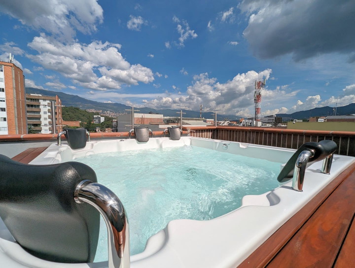 201 | 2 Bedrooms + A/c | Near La 70 - Medellín