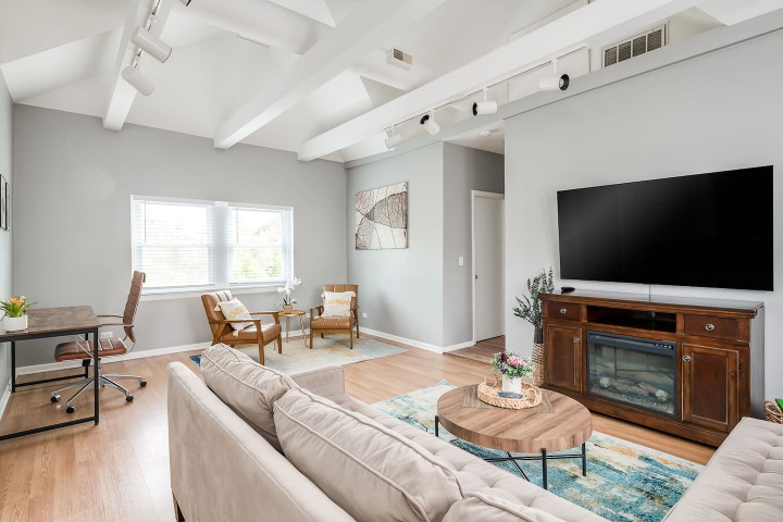 Enjoy The Chicago | Modern 2 Bedroom Apartment - Oak Park