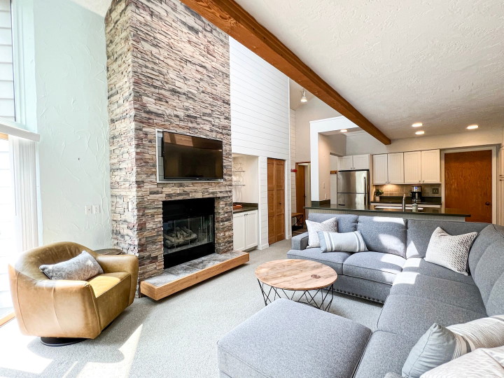 Nicely Decorated 3 Bd Lakeside Club #56 - Petoskey, MI