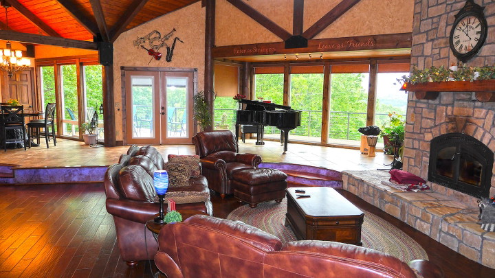 Timber Ridge Lodge With A View - Siloam Springs, AR