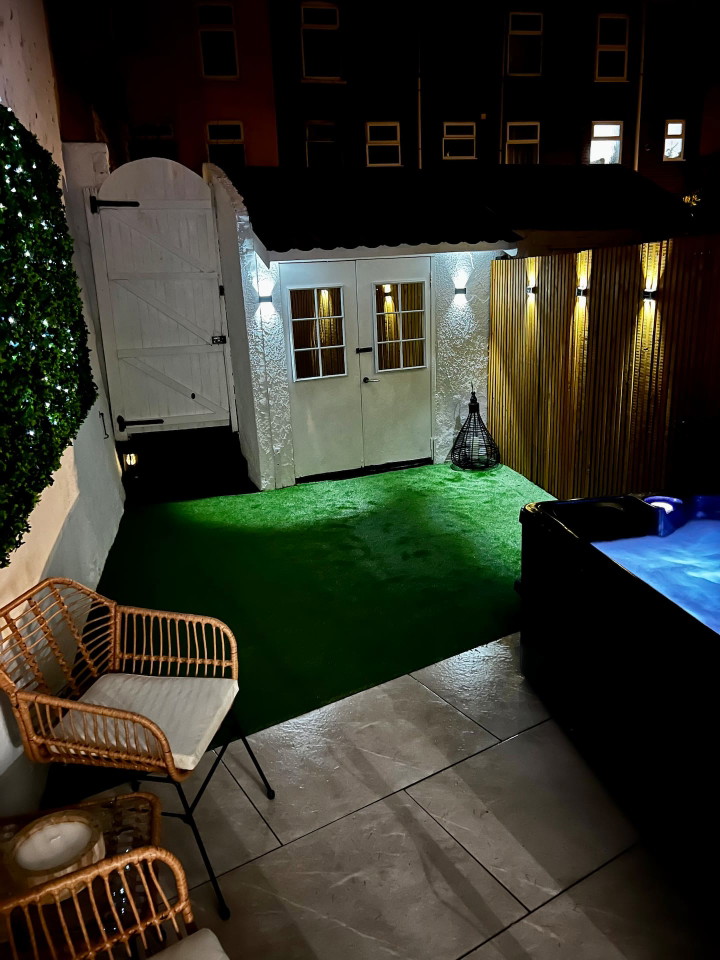 Luxe City Hot Tub: Urban Retreat - Norfolk