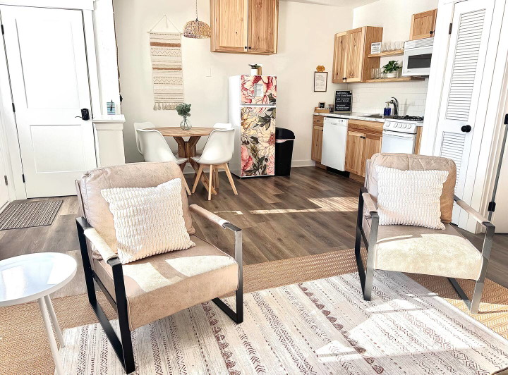Grateful Landing: Near Airport & Downtown - Iowa