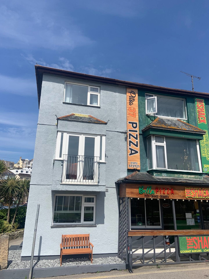 Malibu Is A Cosy Home In Perranporth, Cornwall - St Agnes
