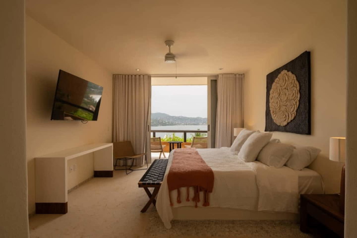 Luxury Beachfront Condo With Terrace Pool - Zihuatanejo
