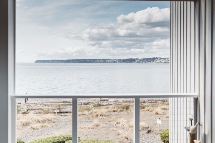 Romantic Seaside Retreat With Private Beach - White Rock