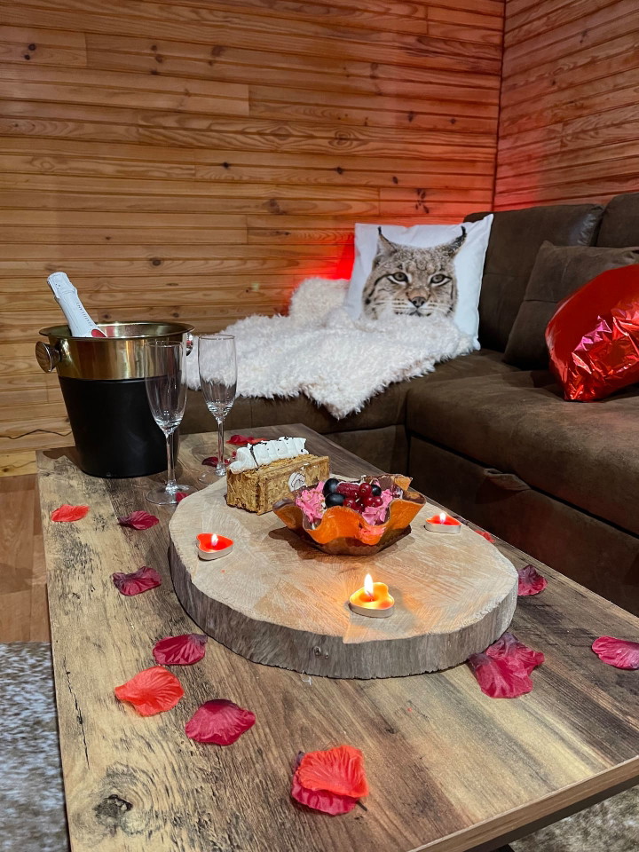 Romantique Chalet Avec Sauna Et Jacuzzi Extérieur - Indre