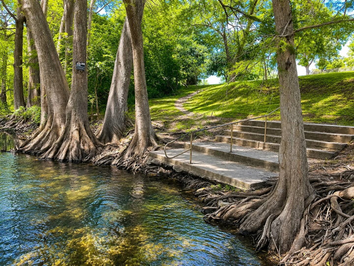 2 Night Min Only Mdw | 2 Pools/4 Hot Tubs - New Braunfels, TX