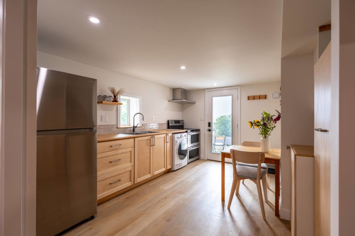 Cozy Studio With Lake View In Uphill, Nelson - Nelson