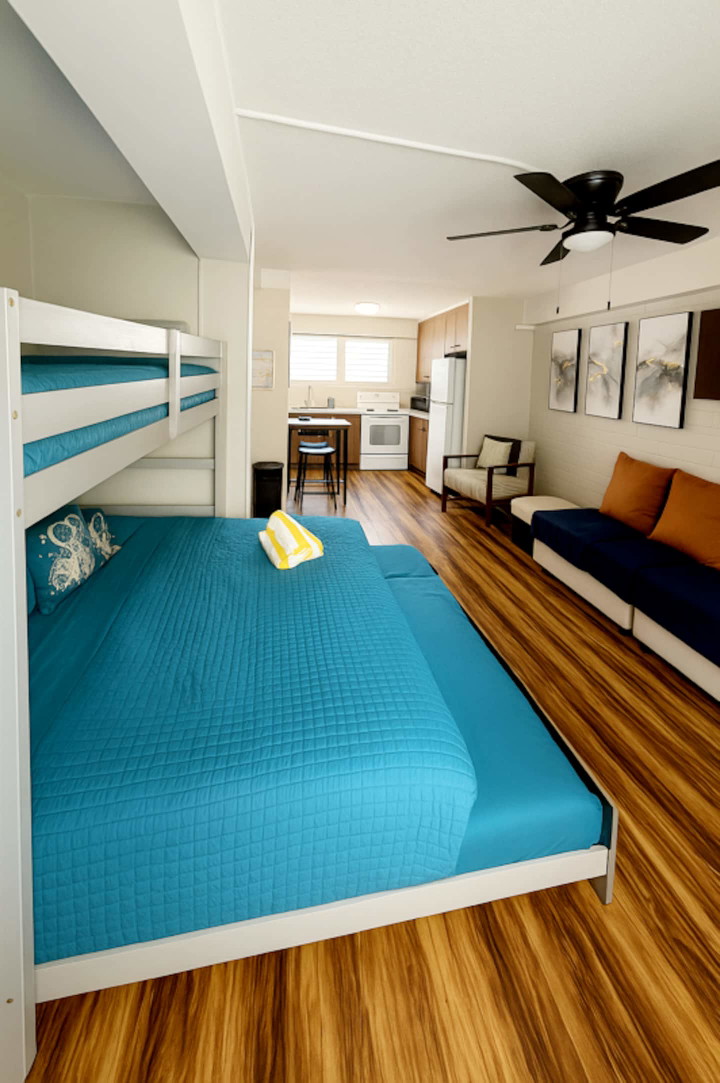 Retro Surfpad! Kitchen Pool, Slp 8! 2blks 2 Beach! - Honolulu, HI