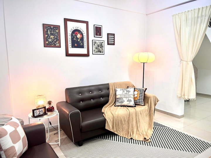 Luna Two-story House-3 Rooms - Kluang