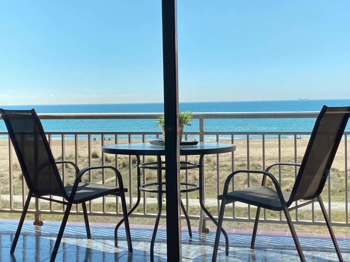 Beachfront Apartment - Casteldefels