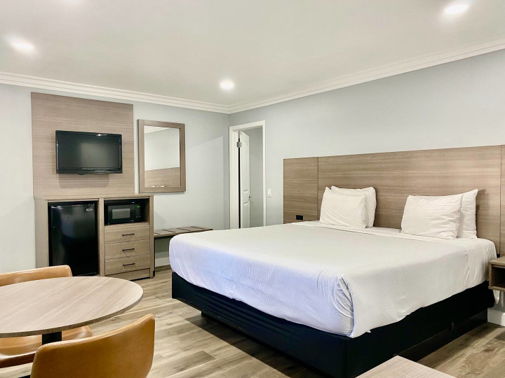 2 King Bedroom Suite Fairgrounds & Cannery Row - Monterey, CA