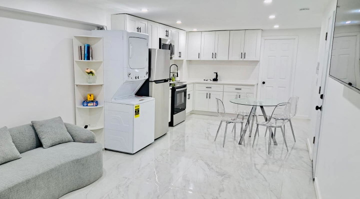 Modern 2 Br Rental + Free Private Parking - Brooklyn, NY