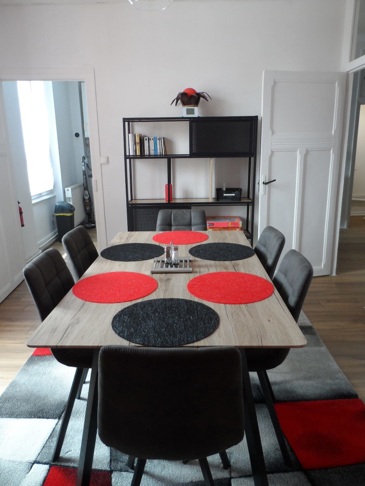 In Red And Black - Montluçon