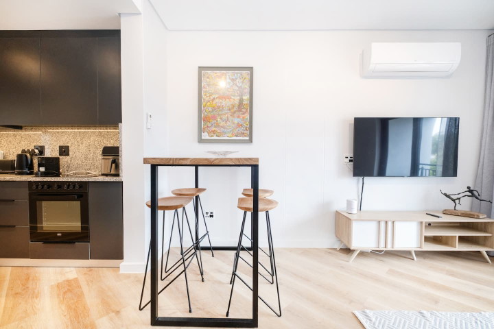 Paarl: Lux Modern 2 Bedroom Apartment With Parking - Paarl