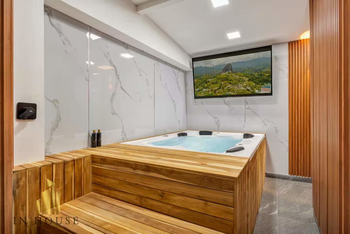 Luxury Apartment With Jacuzzi In Laureles! - Medellin, Antioquia, Colombia