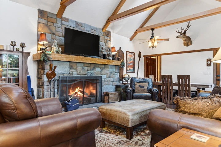 Fireplace + Big Deck + Sleeps 7 Lake Arrowhead - Lake Arrowhead, CA