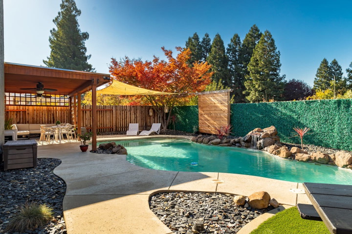 King Bed, Pool, Foosball, Arcades, Beautiful! - Elk Grove, CA