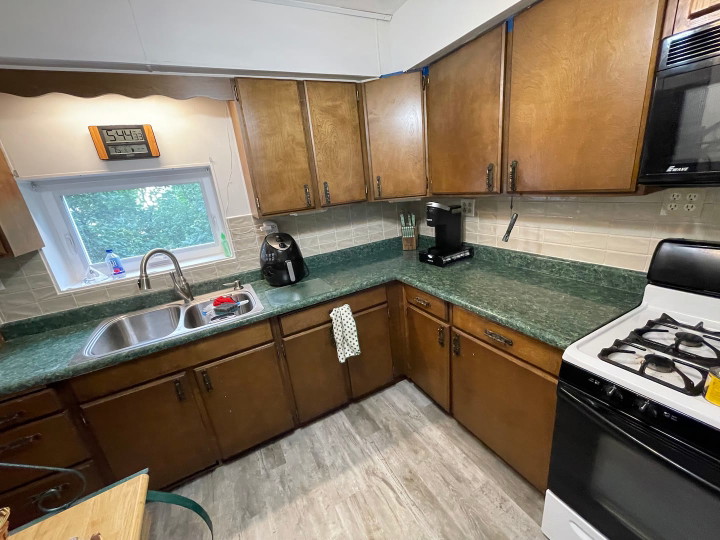 This Old House But Well-loved. Cozy One-bedroom. - Oshkosh, WI