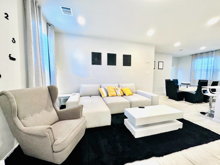 Modern & Stylish Retreat Near Downtown. 1-8 Sleeps - Austin, TX