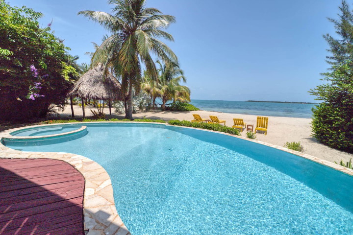 Spacious Villa On The Beach In Quiet North Placencia Village - Placencia