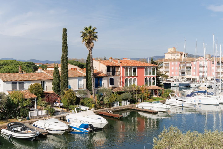 Une Maison Plein D Options Yourhosthelper - Grimaud