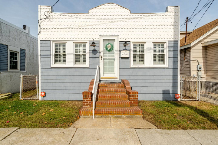 2 Bedroom House | Coastal Vibes + Backyard - Wildwood, NJ