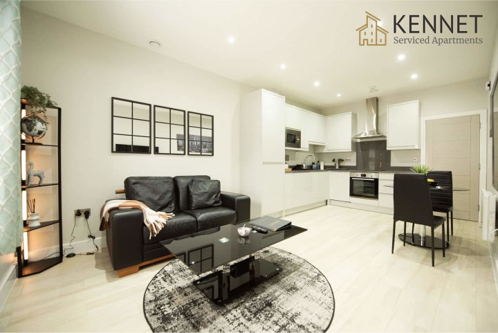 Ground Floor Town Centre Apartment - Reading