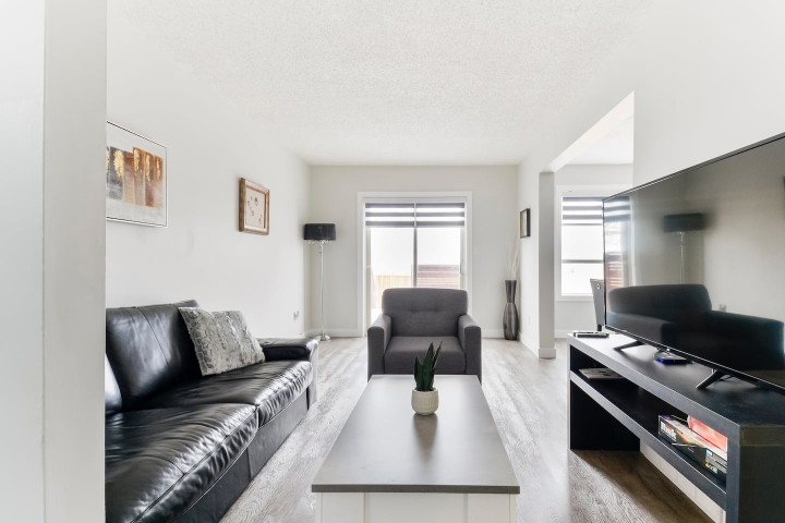 Stylish Escape Near Grey Nuns Hospital - Edmonton, Canada