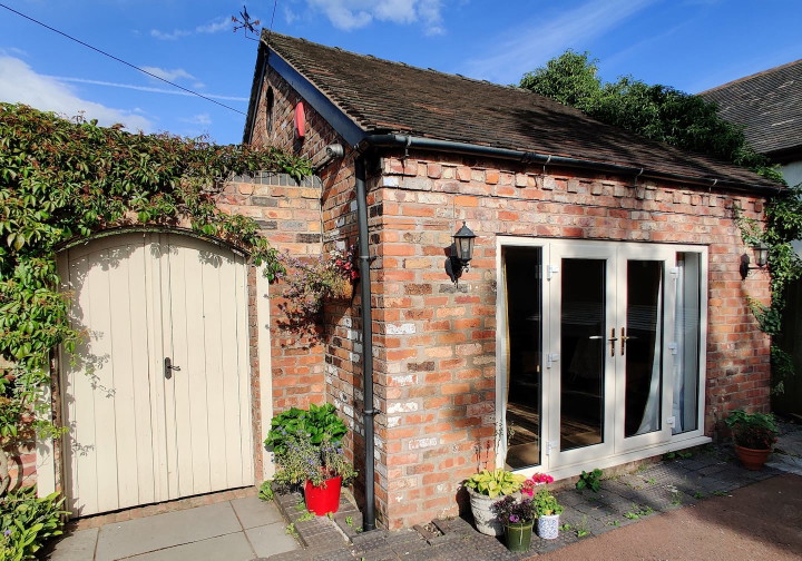 Spacious Private Annex - Cheshire