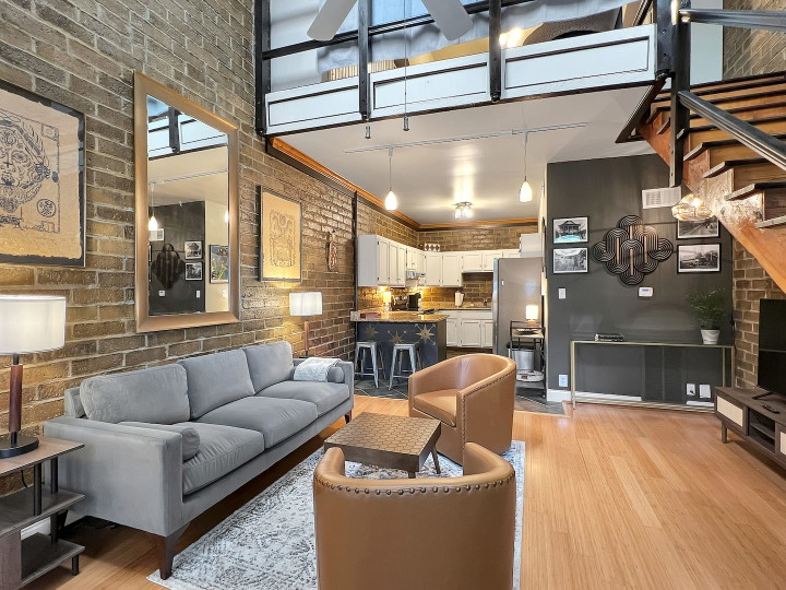 Urban Downtown Covington Loft - Abita Springs, LA