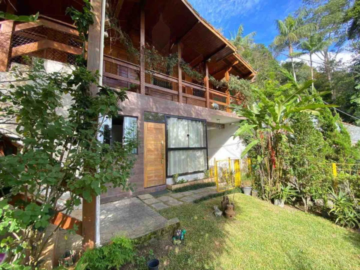 Wurzelfrieden: Retreat With 2 Houses & Orchard - Nova Friburgo
