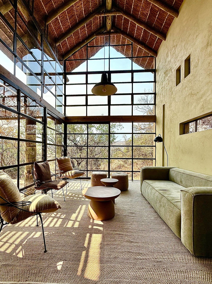 Architectural Lodge With Scenic Bush Views - Mooinooi