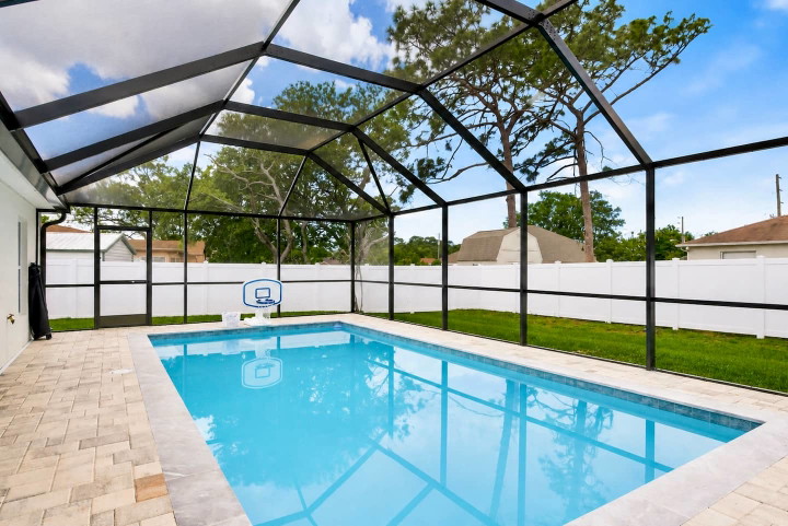Sun Soaked Florida Retreat With Heated Pool - Spring Hill, FL