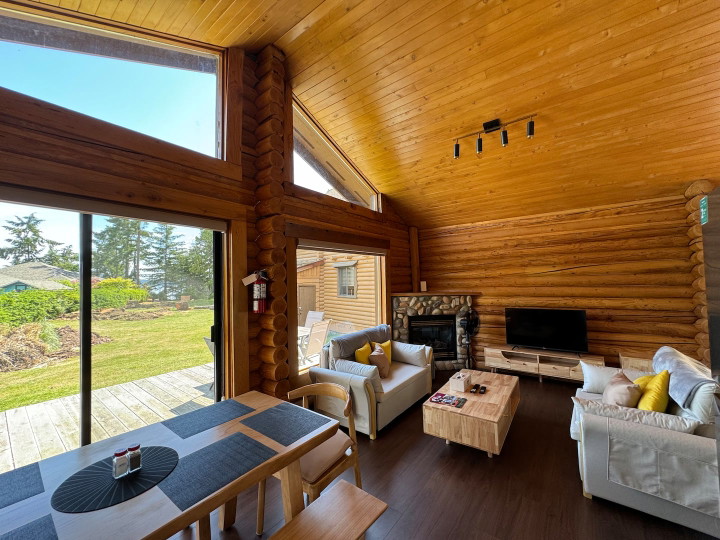 Cabin 5-2 Bedroom Cabin - Vancouver Island