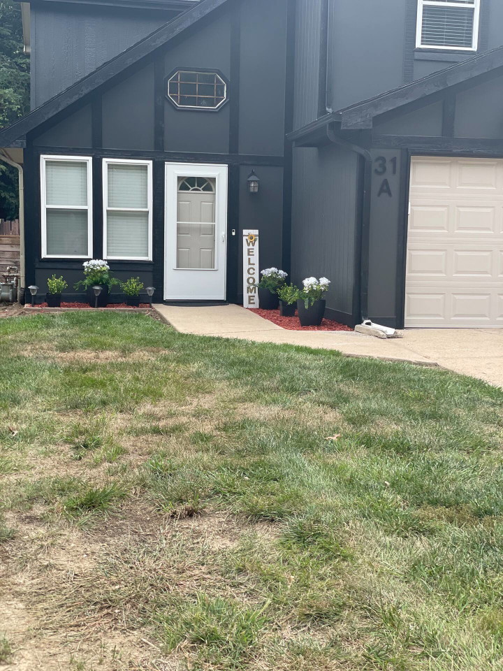 Liberty 3br Home With Garage And Drive - Liberty, MO
