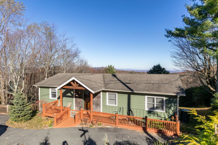Higher Ground- Stunning Views, Single-level Home - Boone, NC