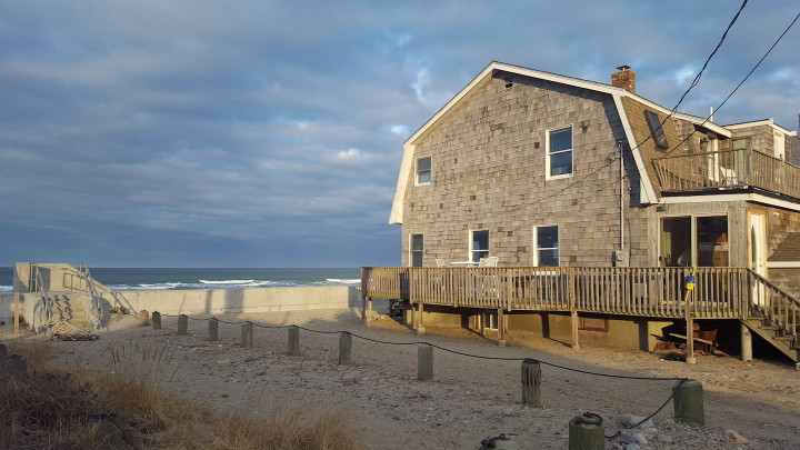 Direct Ocean Front - Steps To Beach. 4 Bedrooms - Marshfield, MA