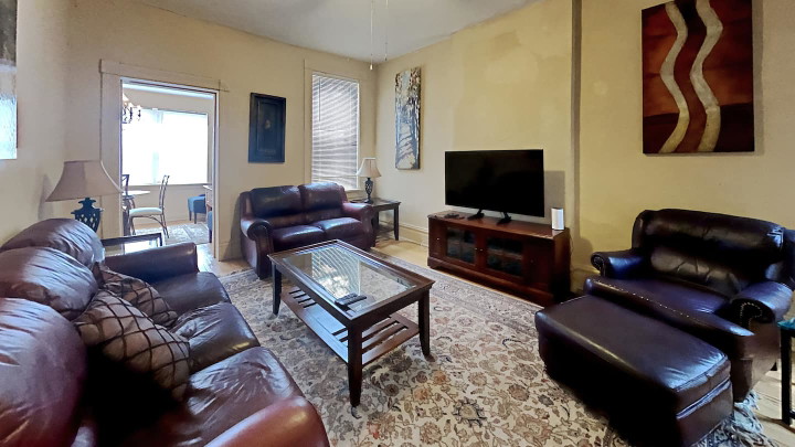 Restored Second Floor 2 Bedroom Apartment - Saint-Louis, MO