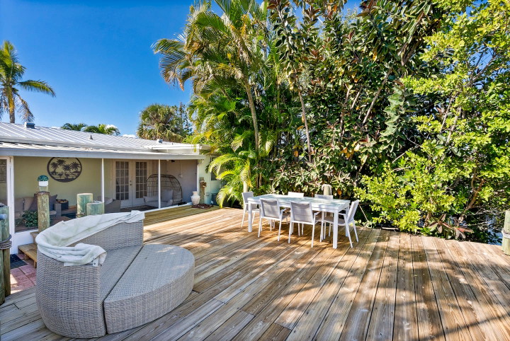 Waterfront 2br | King Bed, Wifi & Free Parking - Stuart, FL