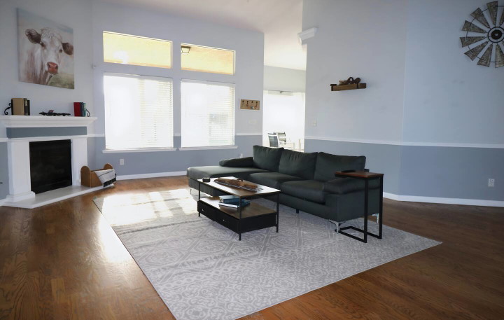 Large Master Suite W/prvt Entry & Prvt Master Bath - California