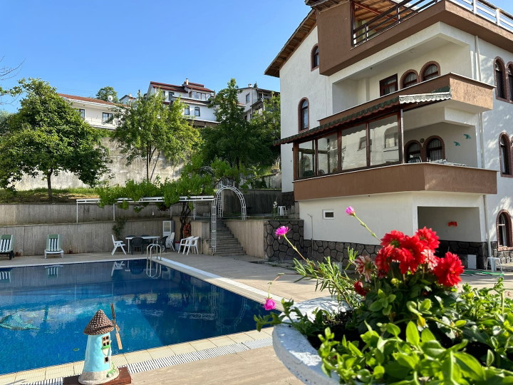 3 Katlı 600 M2 Müstakil Havuzlu Denize 20 Mt Villa - Bolu