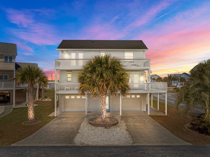 Golden Hour Getaway | Sleeps 12 | Pool + Beach - Morehead City, NC