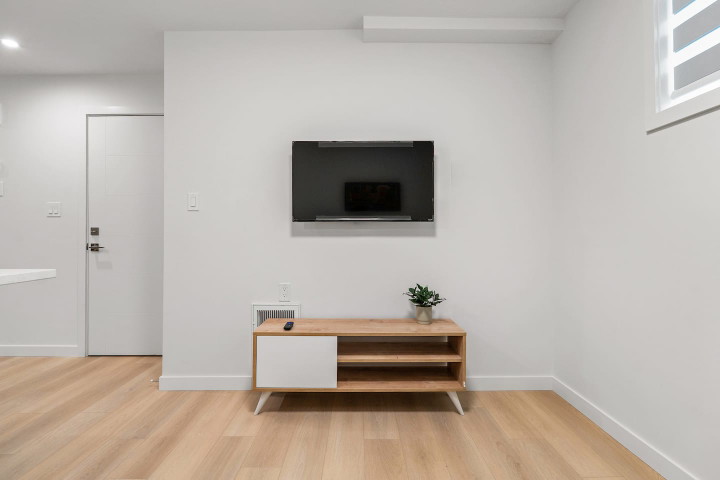 Cozy 1br Basement Suite | Near Lrt Lauderdale - Canada