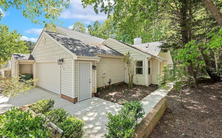 Walk To Koka Booth | 2 King Beds | Single-story - Cary, NC