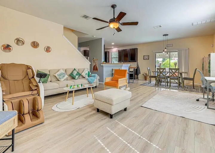Close Mall, Food, Pool , Pets Friendly, Self Check - San Marcos, TX