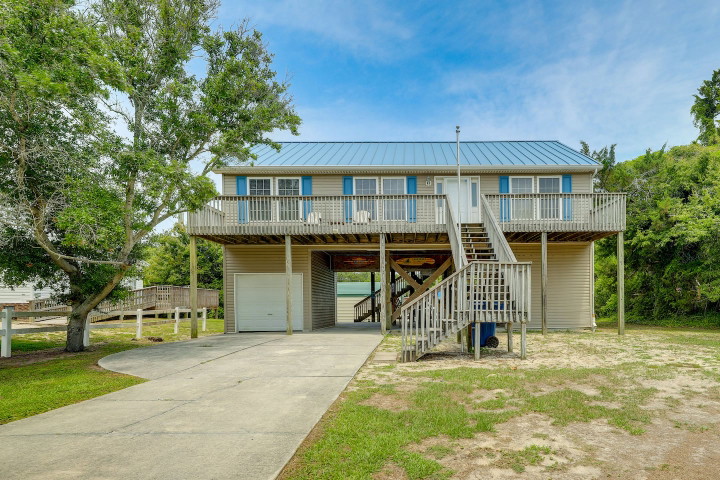 Coastal Emerald Isle Retreat W/ Deck & Grill! - エメラルド・アイル, NC